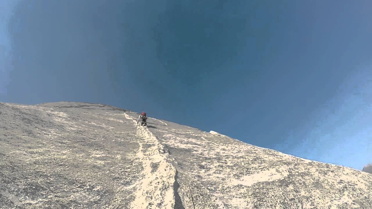 Watching Chris climb 4th pitch of "Snake dike" - YouTube
