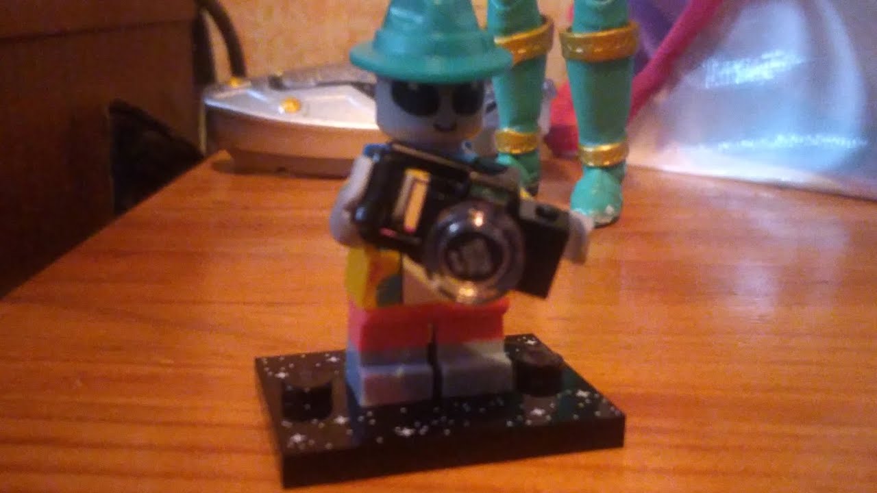 Lego minifigure Alien tourist - YouTube