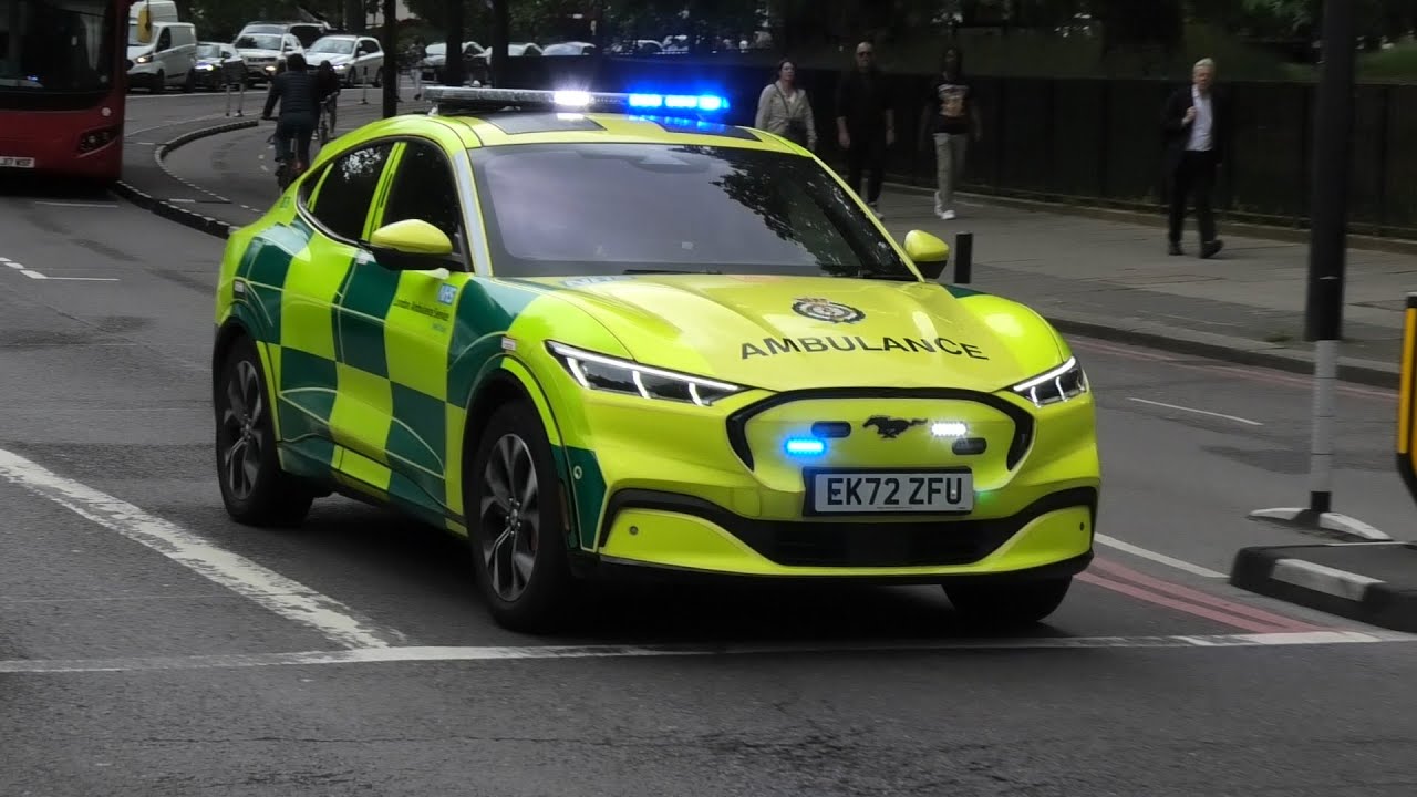 [Mustang] London Ambulance Service Cars Responding! - YouTube