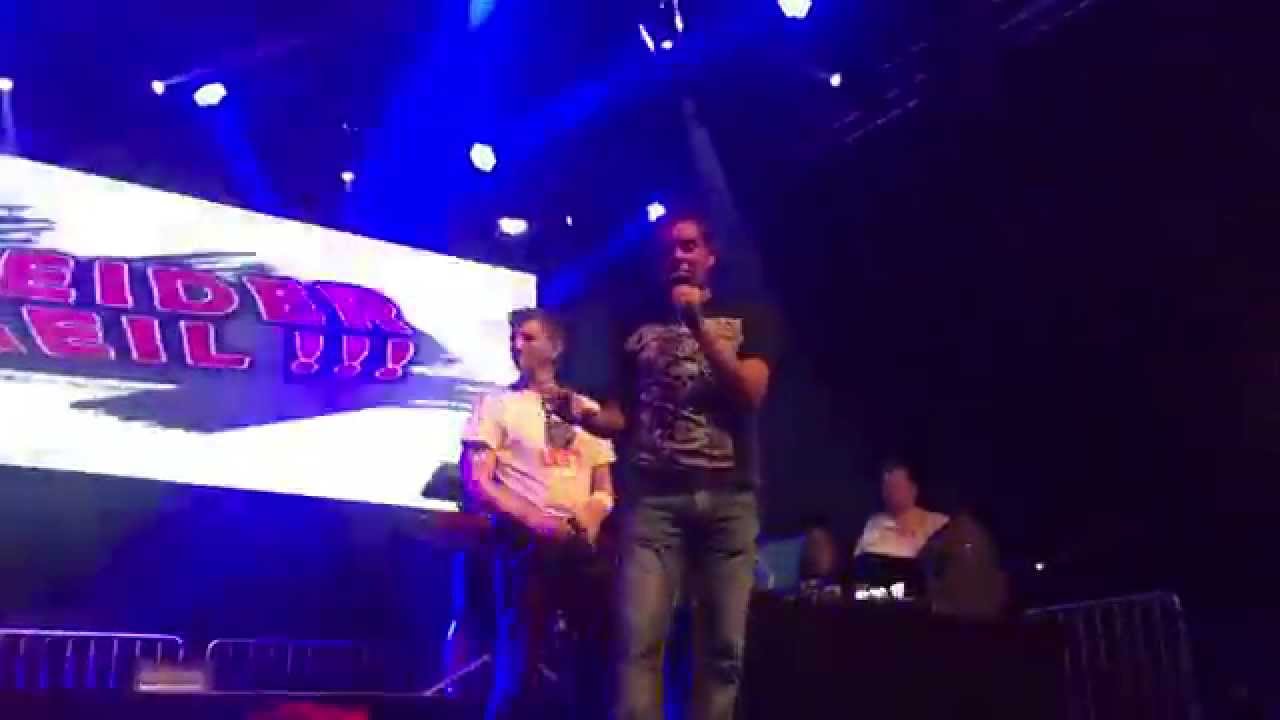Peter Wackel & Bayernrocker - Scheiss drauf! (Pub Festival) - YouTube