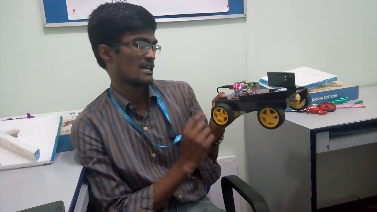 DRIFTING ROBOT - YouTube