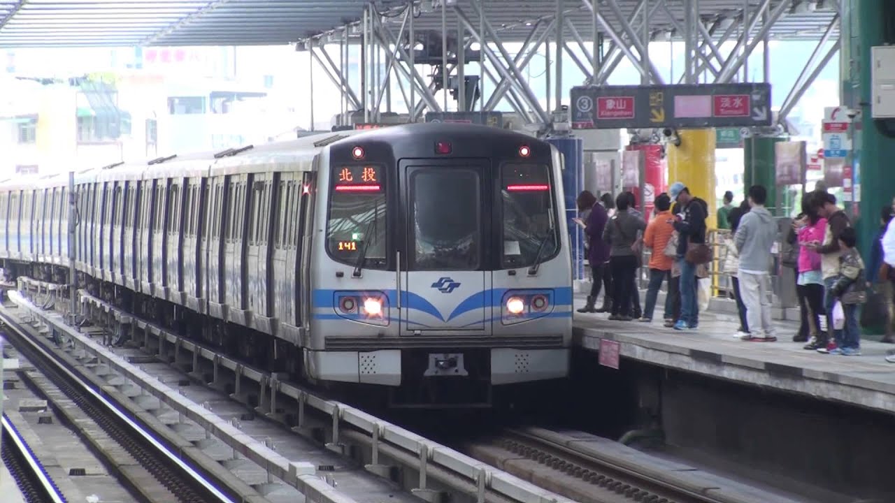 台北捷運381型列車準備進入北投車站 - YouTube
