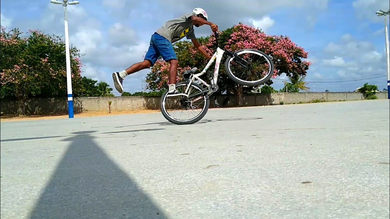 stunts manobras de bike grau - YouTube