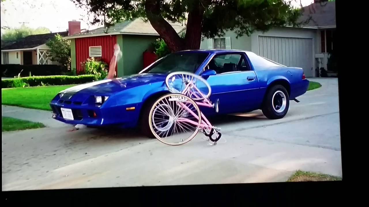 Wayne's world's Stacy crashes bike - YouTube