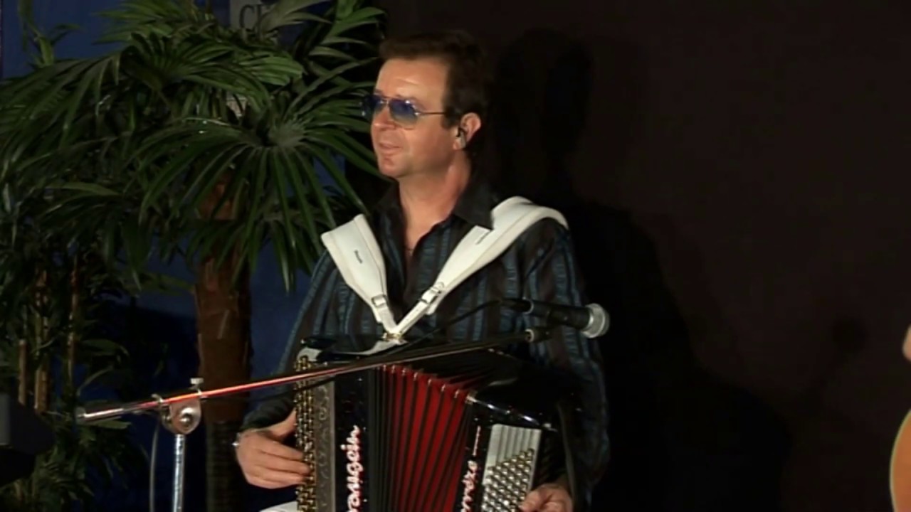 UN DIMANCHE A PARIS - Pierre ANDRE - YouTube