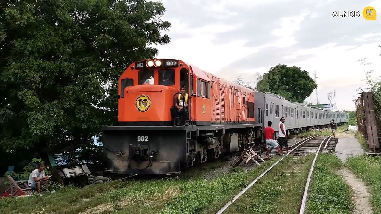 PNR Trains in Lakefront Posadas Bridge (Sucat Area) - YouTube
