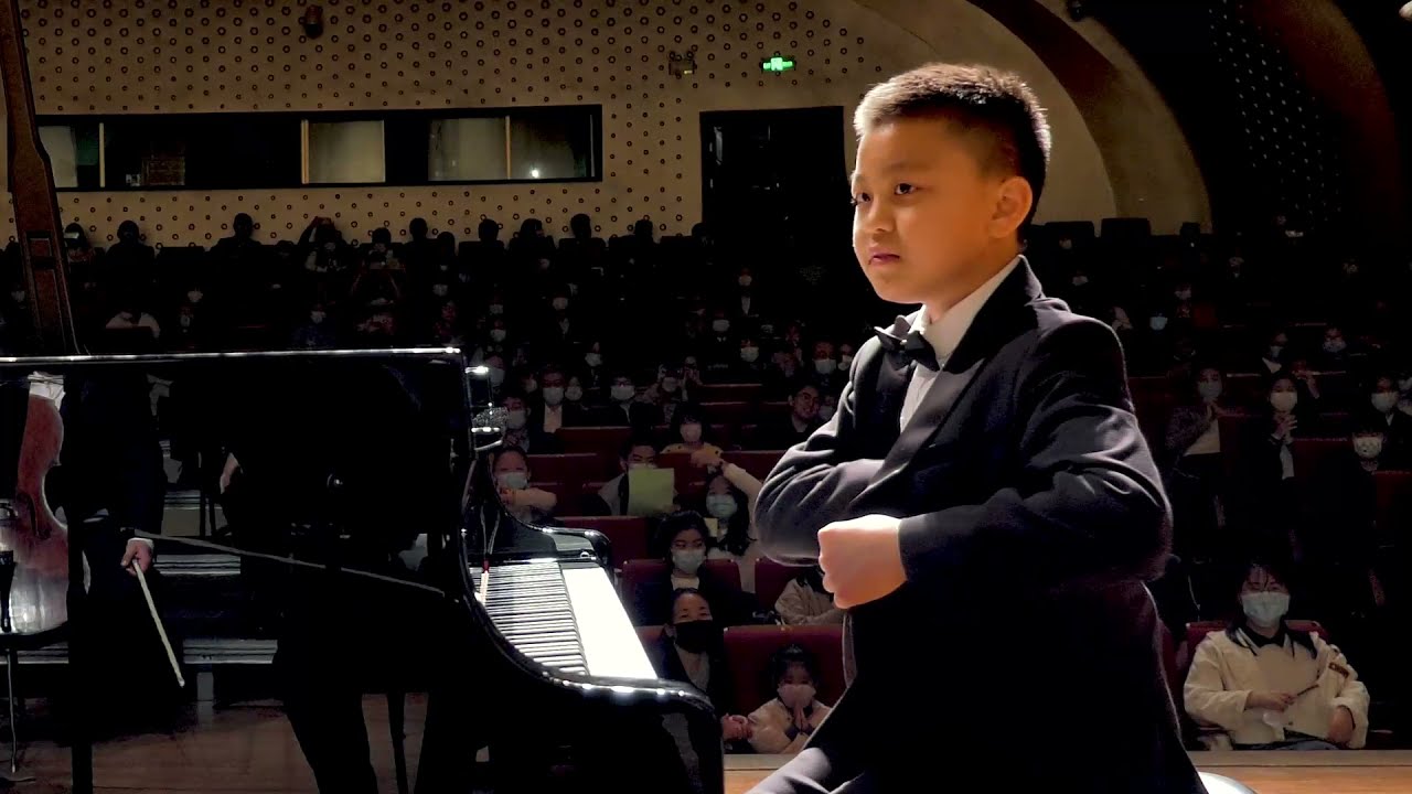 Chinese 12-year-old piano prodigy plays Grieg piano concerto in A minor ...