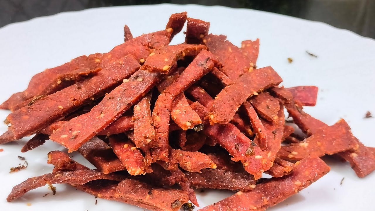 Beetroot mathri || namkeen || @sashikitchen333 - YouTube