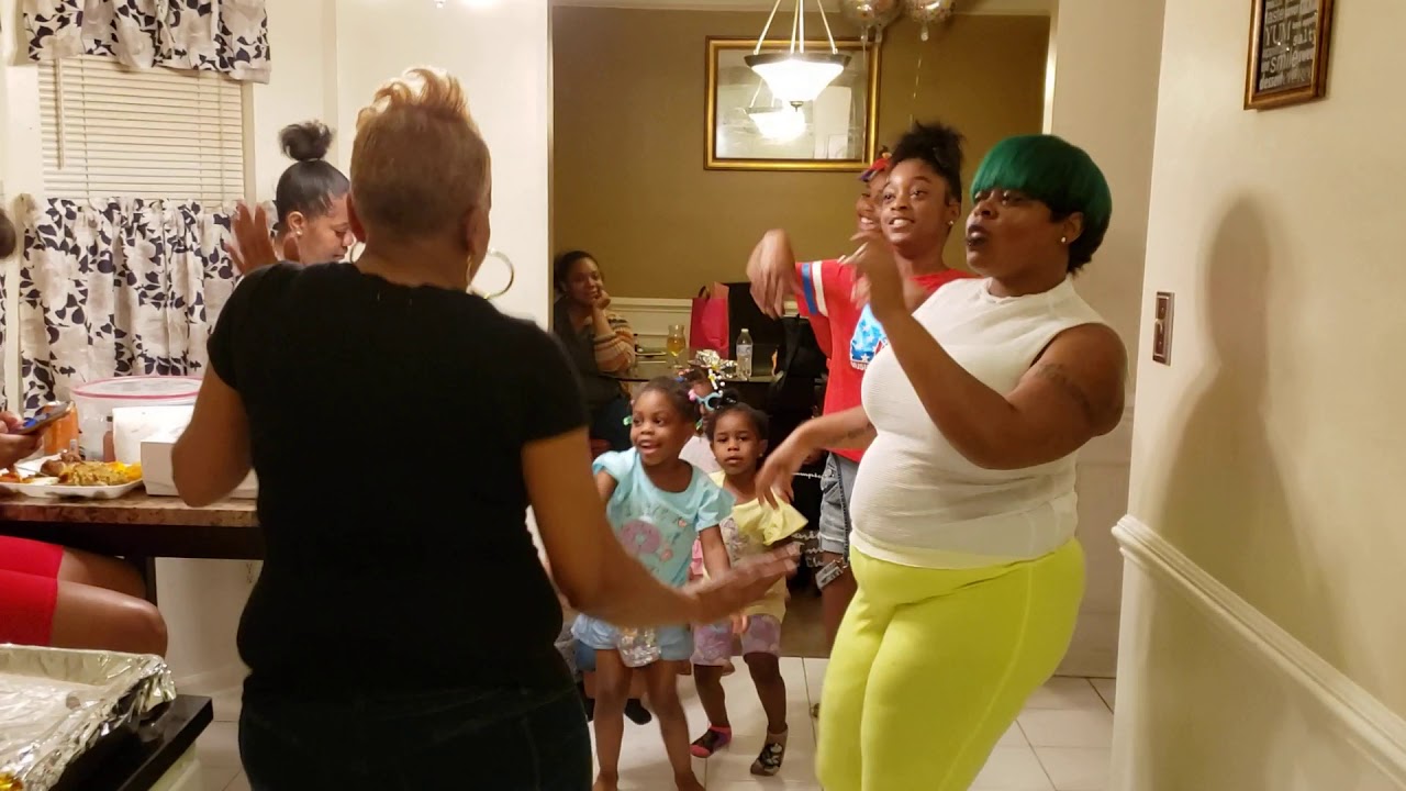 Down low dancing @ Big C house 😂😂😂🤭🤭🤭 - YouTube