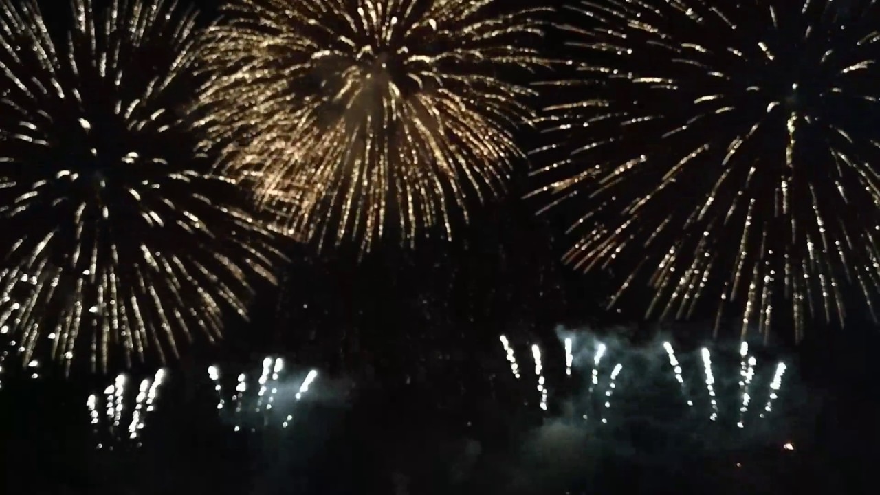 2017-07-29_Fireworks-Cannes - YouTube