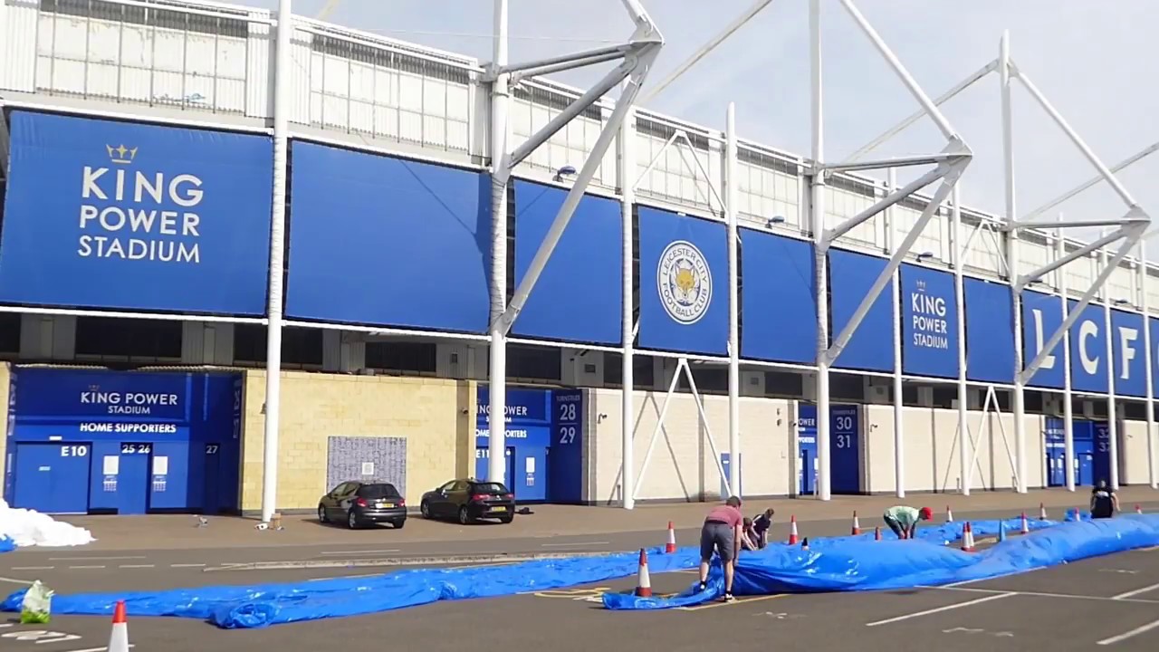 Tifo: Wolves (H) 18.08.2018 - YouTube