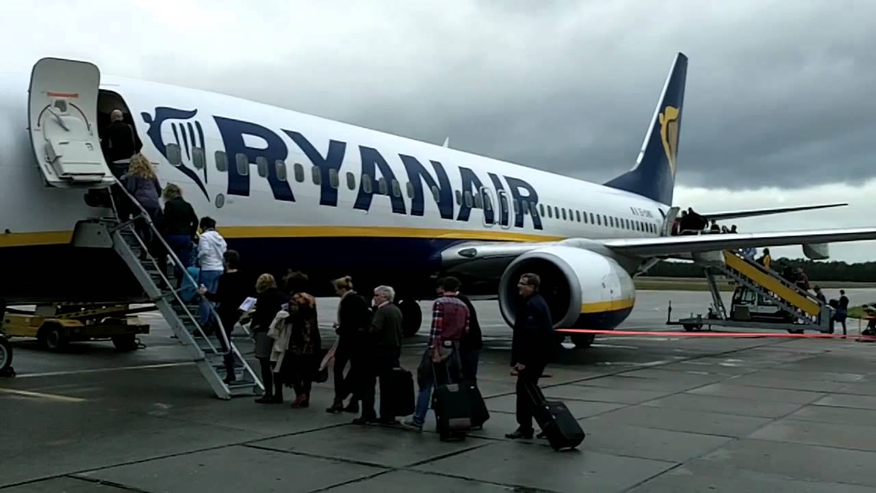 Boarding Ryanair Boeing at Eindhoven airport - YouTube