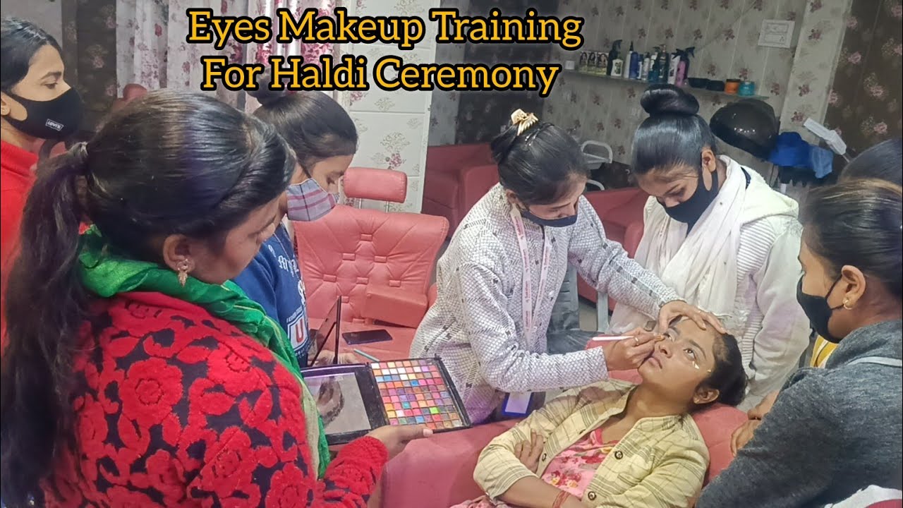 Elevate Your Eye Makeup Game with Saksham Beauty Academy - YouTube