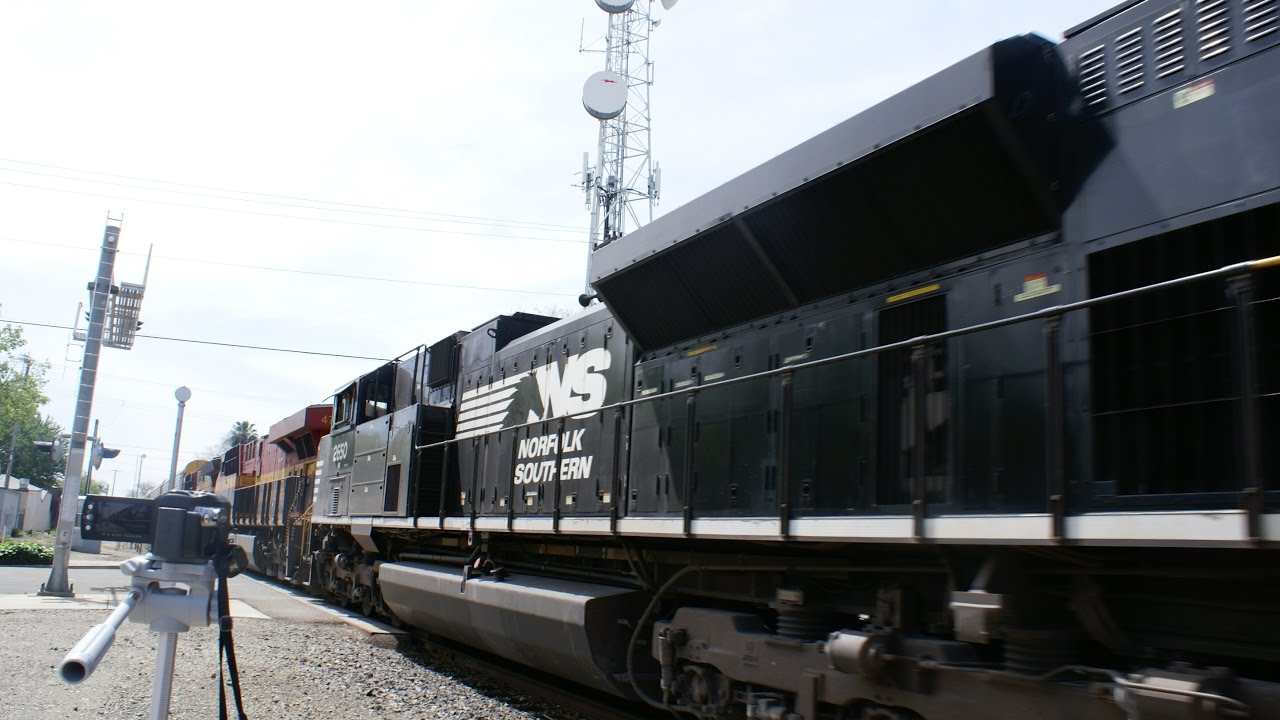BNSF 4805 Leading A Manifest With A NS SD70M-2 And KCS Gevo C St ...