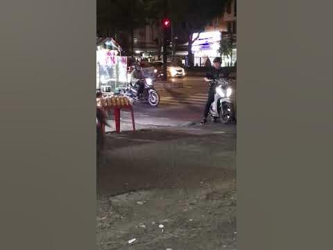 #shorts góc ngã tư chờ đèn đỏ | dung an suong | dung an suong travel - YouTube