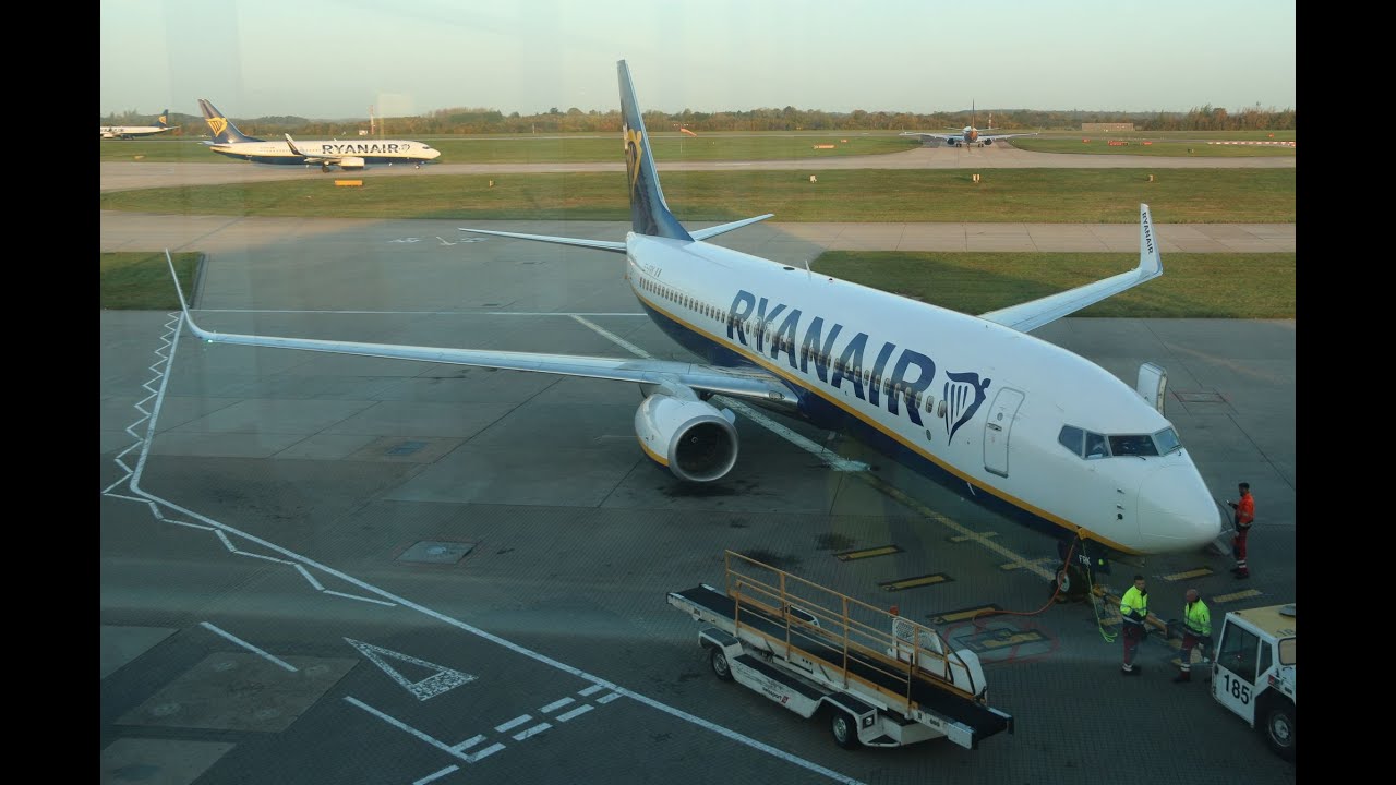 Flight Review: Ryanair UK RK5173 (BLL-STN) - YouTube