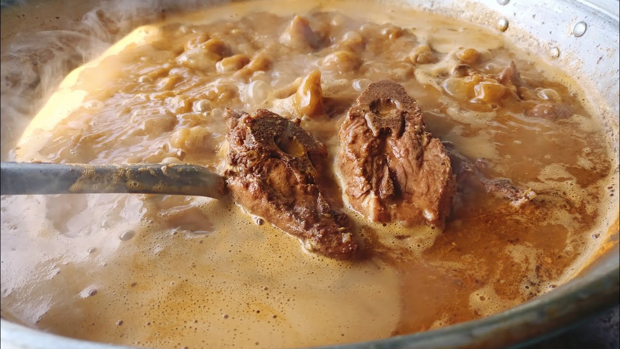 Espinazo en chilposo con frijoles acaletes! receta fácil de preparar ...