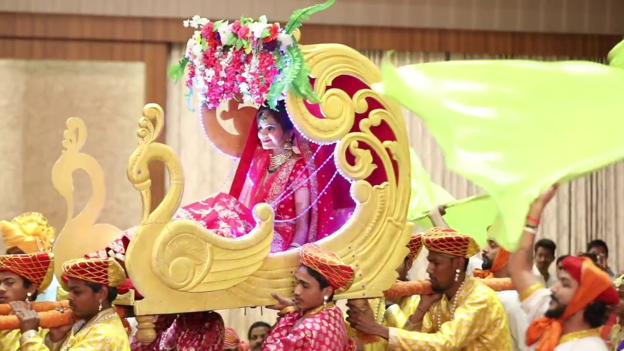 Dulhan Golden Doli Entry - YouTube