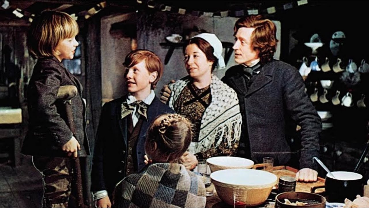 Scrooge (Albert Finney) Behind-the-Scenes: UNUSED Cratchit Family Song ...