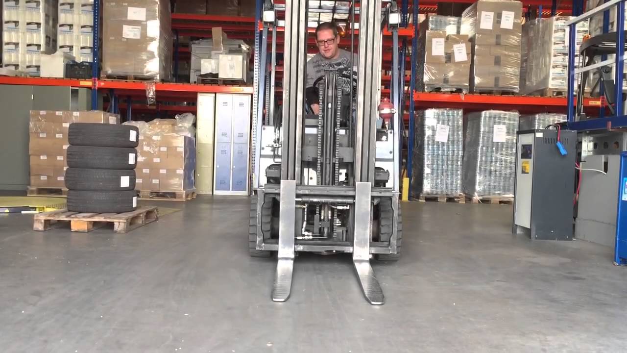 Forklift tricks - YouTube