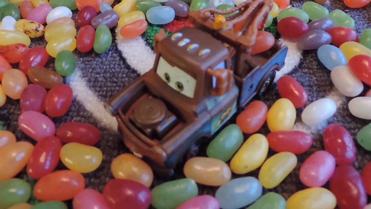 Tow master cars mcqueen jelly bean rain and swim, omg they will drown ...