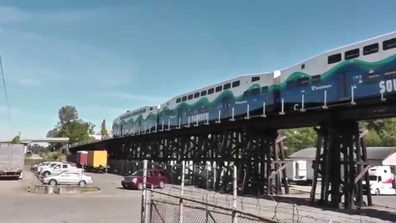 MP40PH-3C SOUNDER Train crossing the old Milwaukee Road Trestle - YouTube
