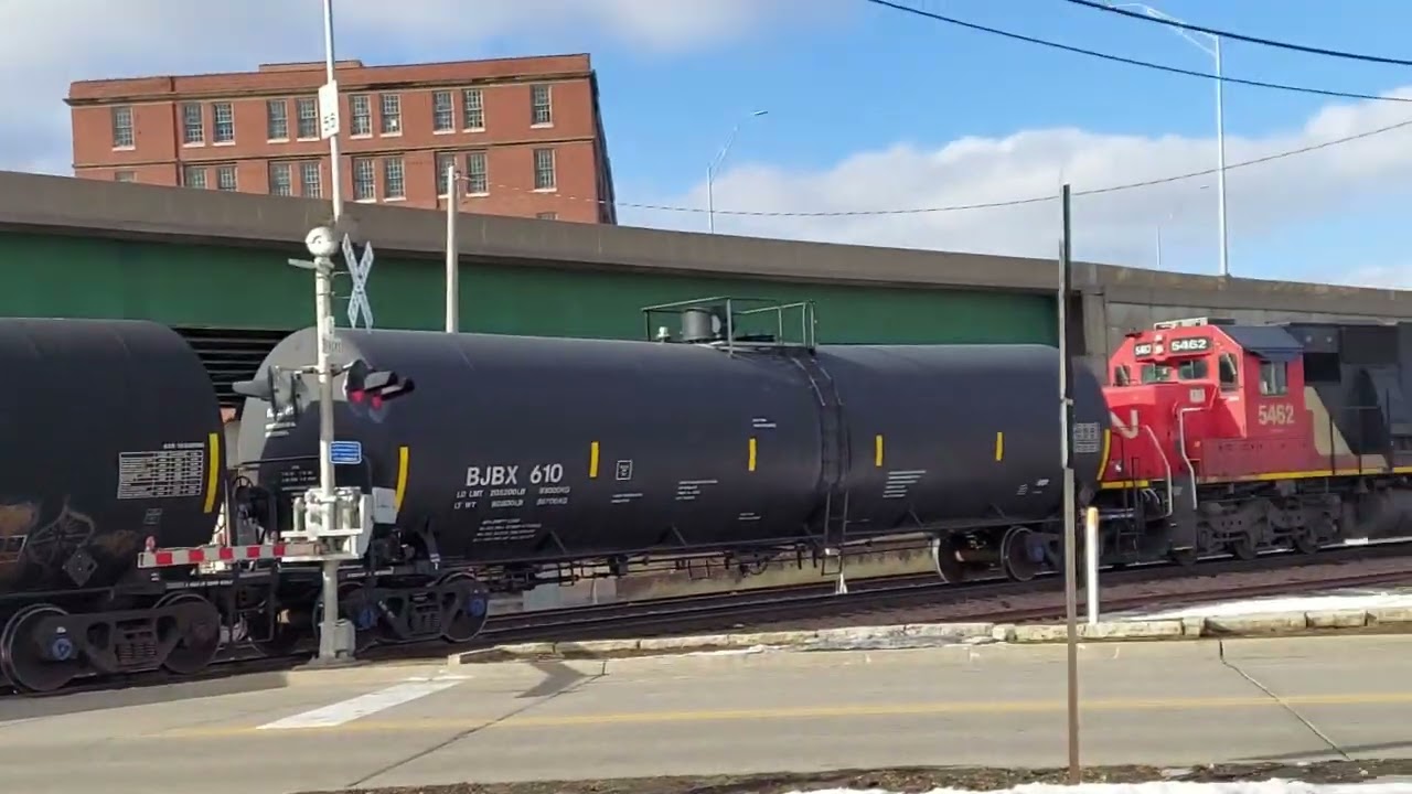 EMD 710 Notch 8 And Throttle Down - YouTube