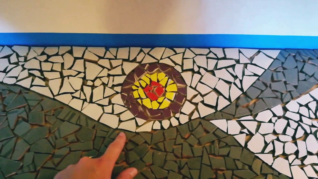 Faire un meuble ou une table en mosaïque - YouTube