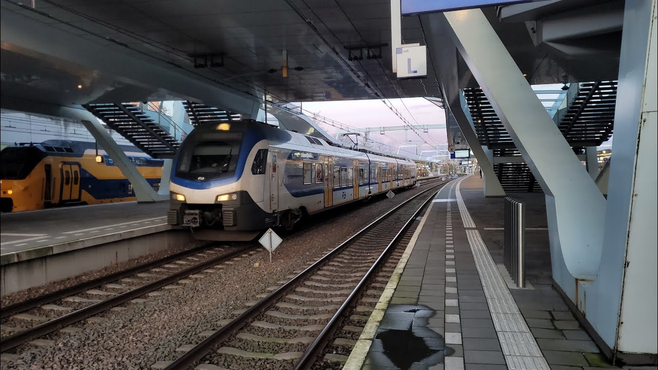 NS 2224 vertrekt rangerend uit Arnhem Centraal - YouTube
