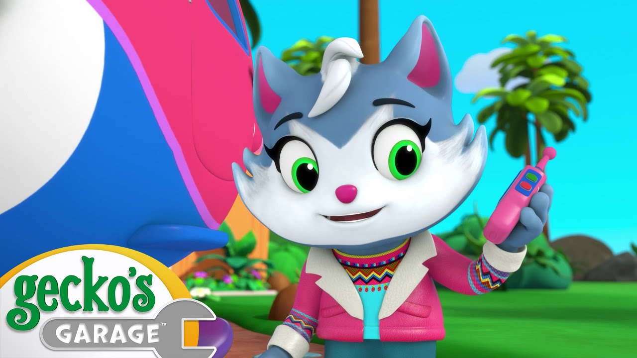 Cat Makes calls With Her Phone | Gecko's Garage 3D | Robot Cartoons for ...