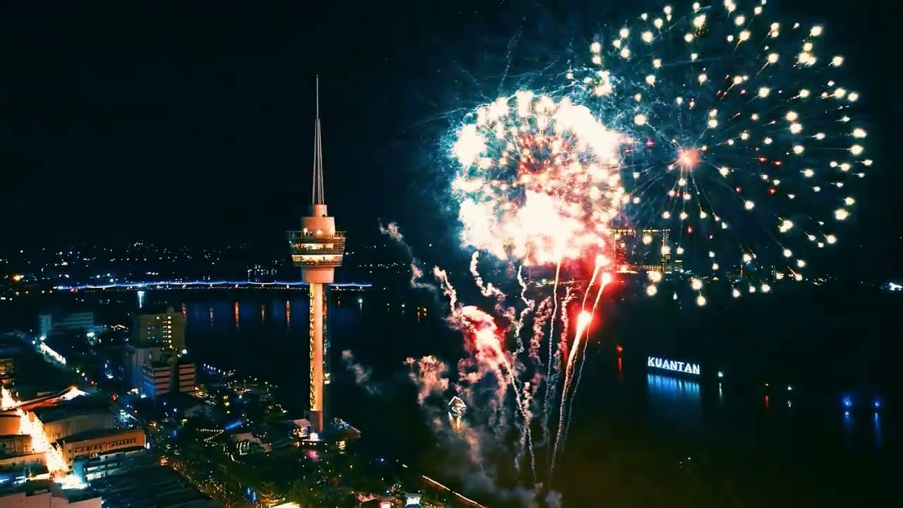 Pertunjukan Bunga Api di PESTA KUANTAN 188 - YouTube