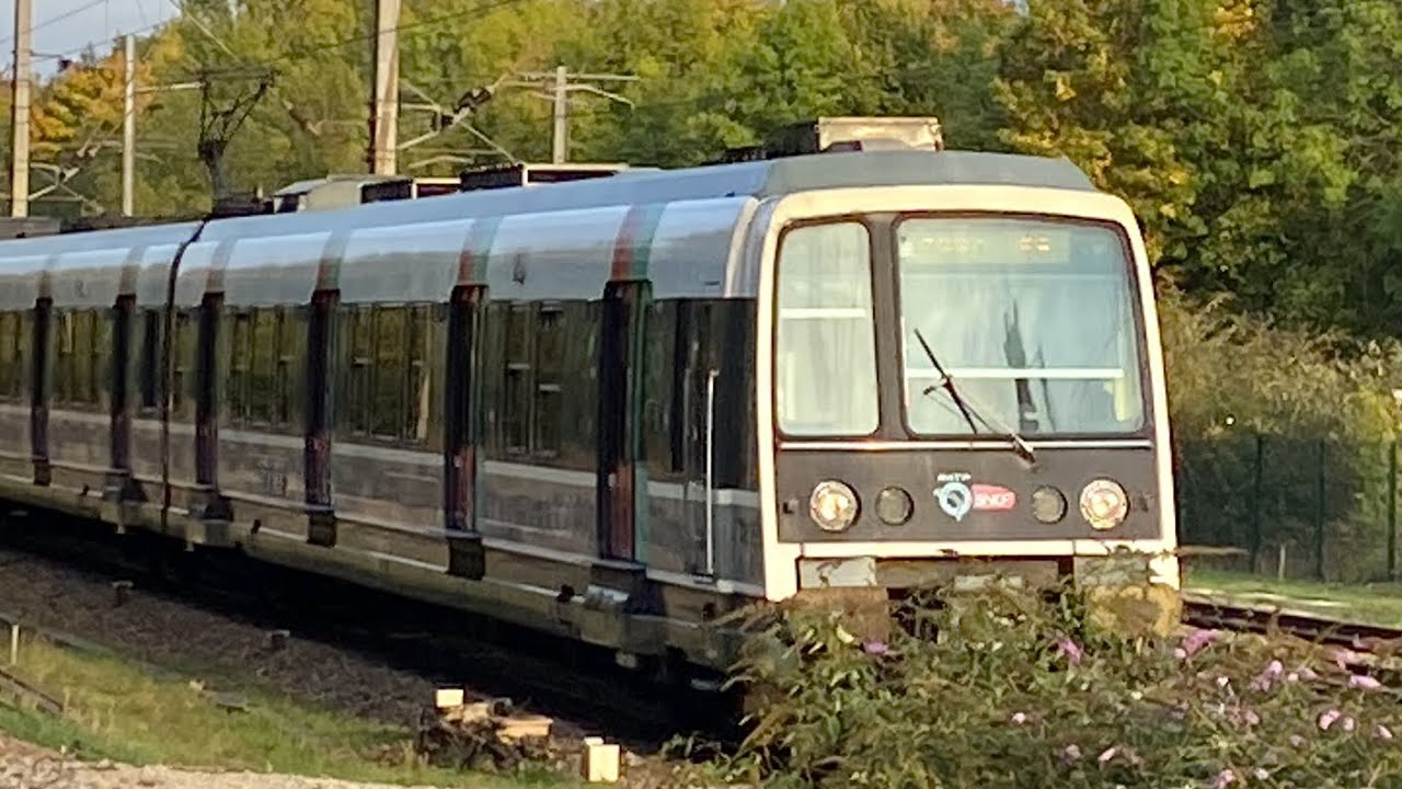 Arrivée d’un MI79 et d’un MI84 Sevran Livry - YouTube