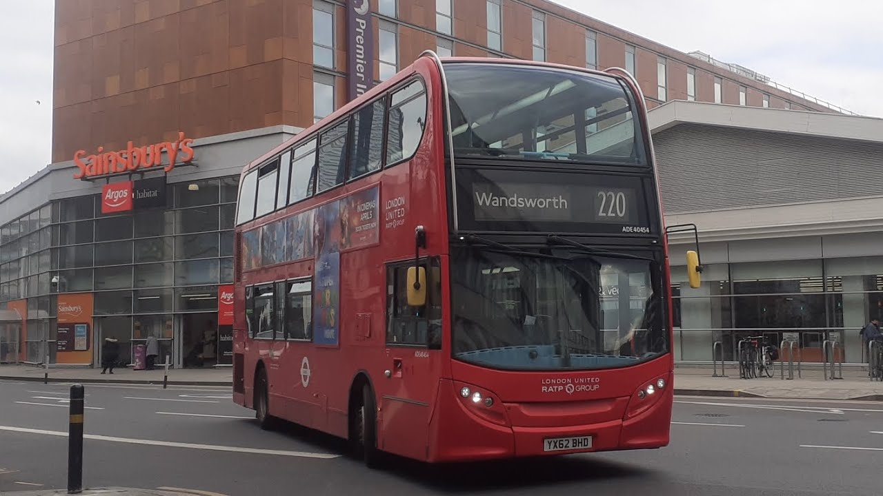 Short Journey on the Bus Route 220 - Putney Bridge Station - Wandsworth ...