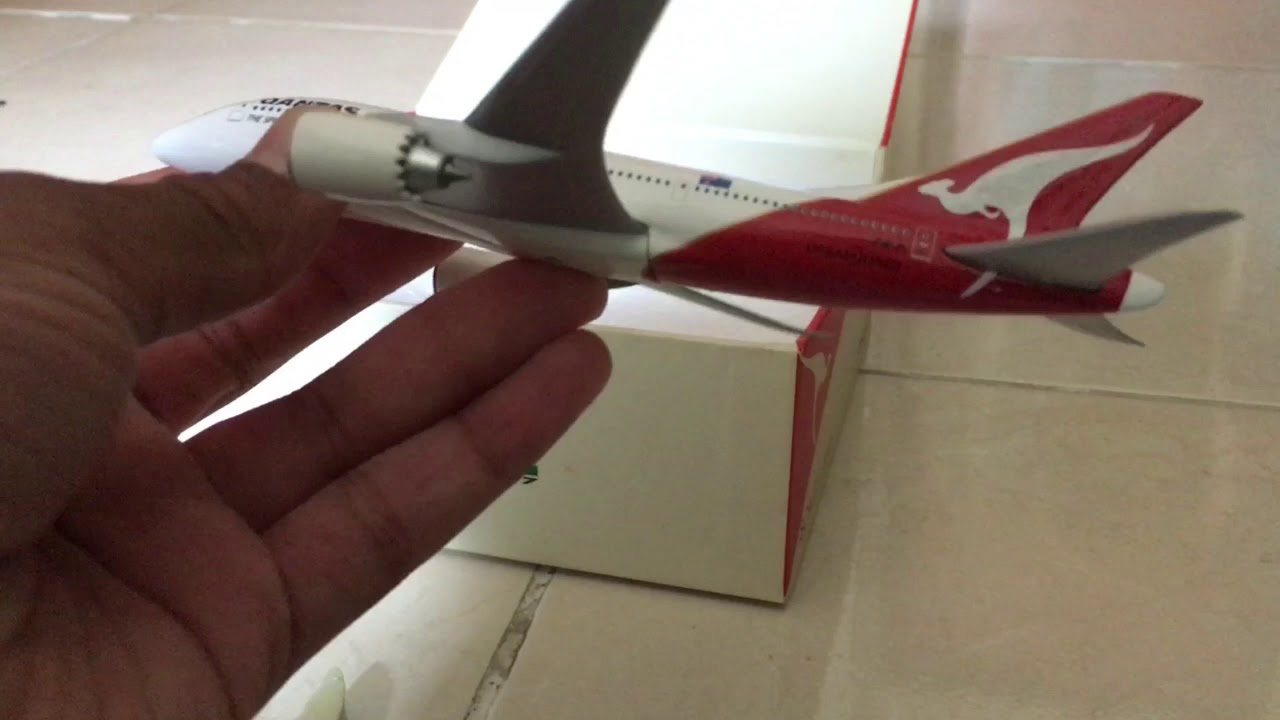 Qantas Boeing 7E7/ 787 500 Old Livery Model First on YouTube - YouTube