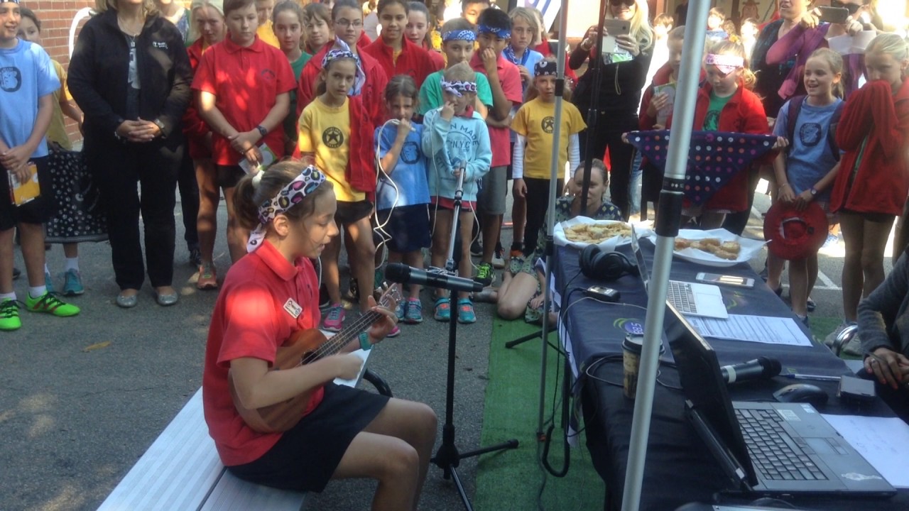 Ruby from Mosman Park Primary School plays the ukulele - YouTube