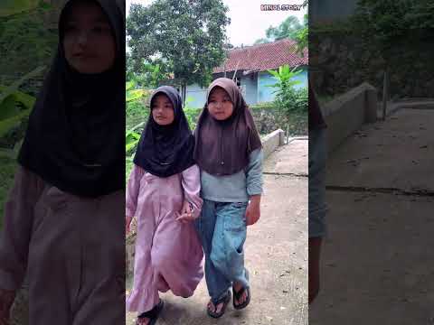 AZKA & TIAN MANDI DI BALONG😬😁🙏 #viral #dramalucu #trending #komedi #funnyhumor #miholstory