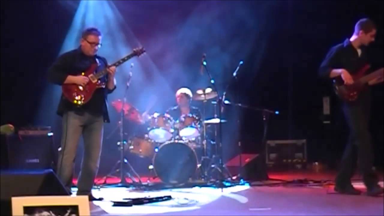 red guitar T.T Band ,WOŚP - YouTube