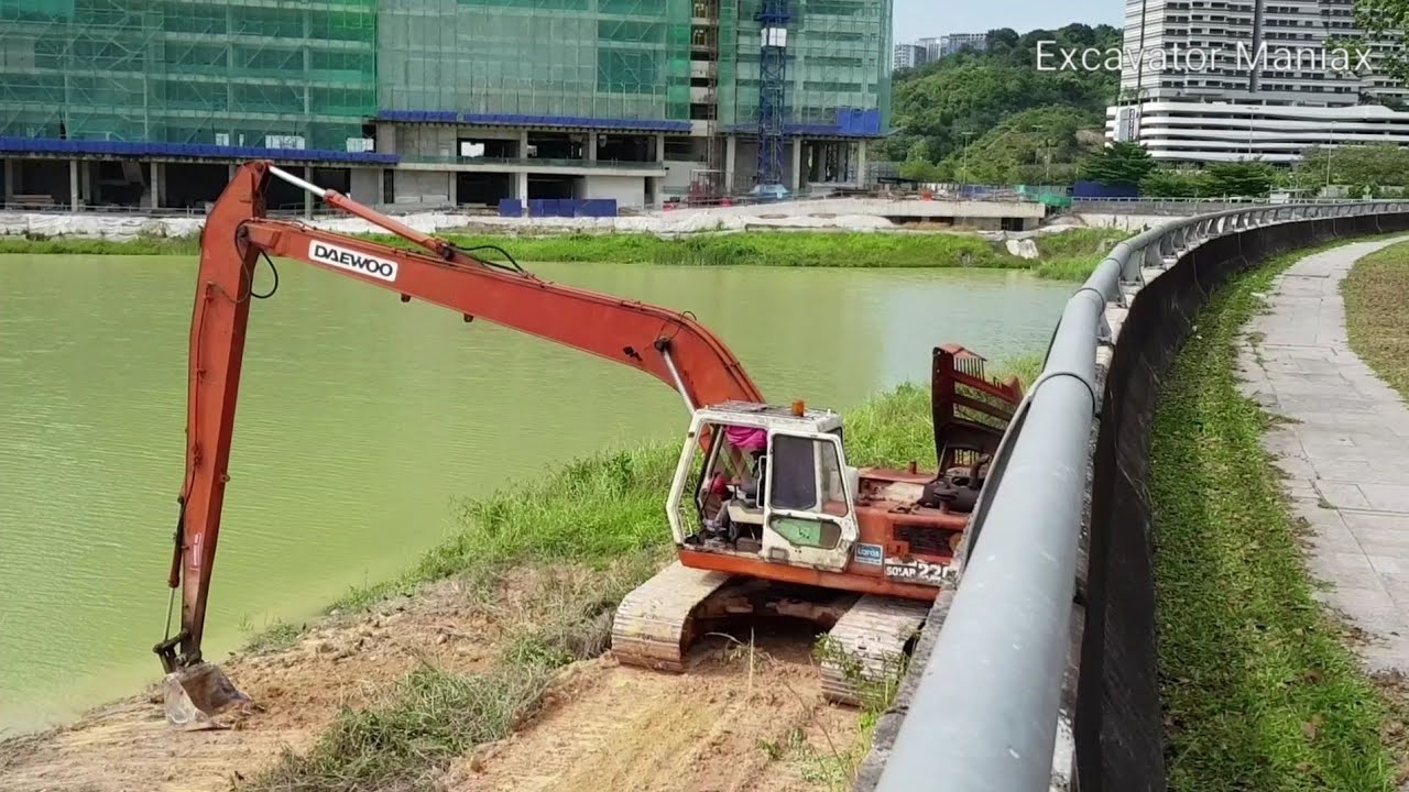 Daewoo Long Reach Excavator Drives Bakau Pile & Trimming Pond Bank ...