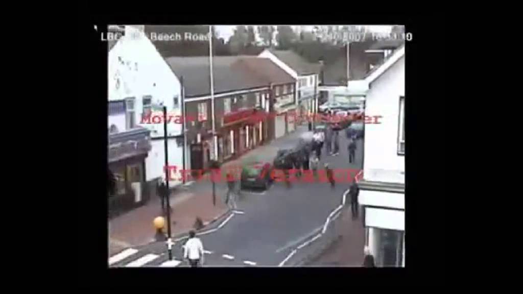 Football Hooligans Luton Fight Forrest - YouTube