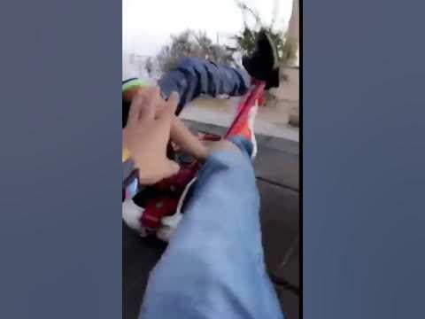 يزن ولد ياسا يسقط والده ارضا وهو يلعب بالسكوتر الذكي 😂😂 - YouTube