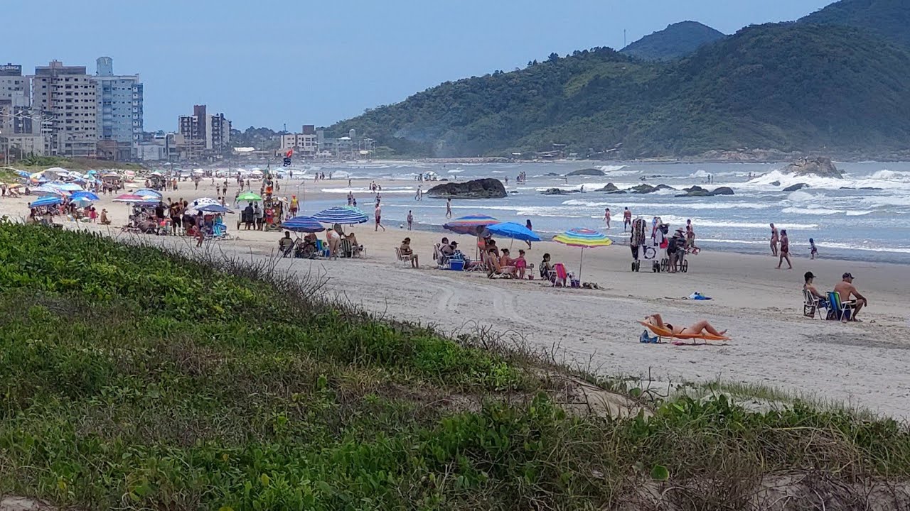 PRAIA GRAVATÁ...NAVEGANTES SC...UM DOMINGO QUENTE... DIA 05.12.2021 ...