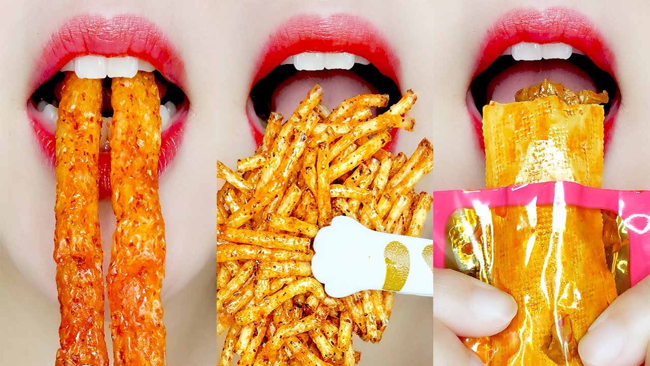 SPICY CHINESE SNACK (Latio, Enoki) 중국 간식 이모지 입술 먹방 EMOJI FOOD EATING ...