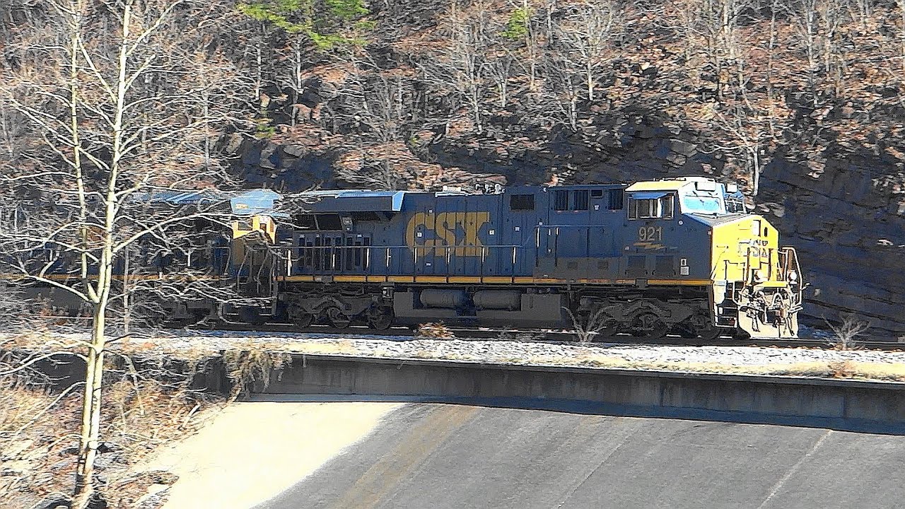 Friendly Crew On CSX Train in The Narrows - YouTube