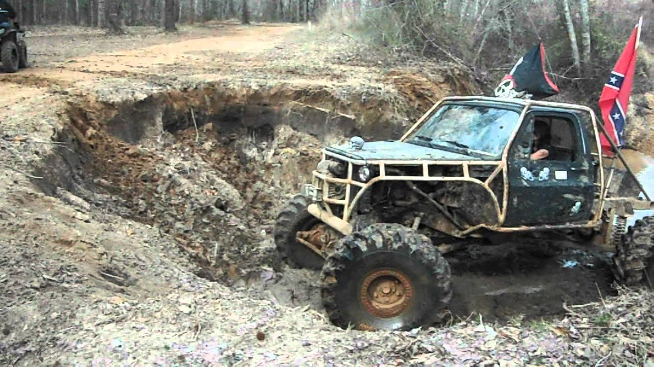 Barnyard Mud Boggers in Fulton, MS - YouTube