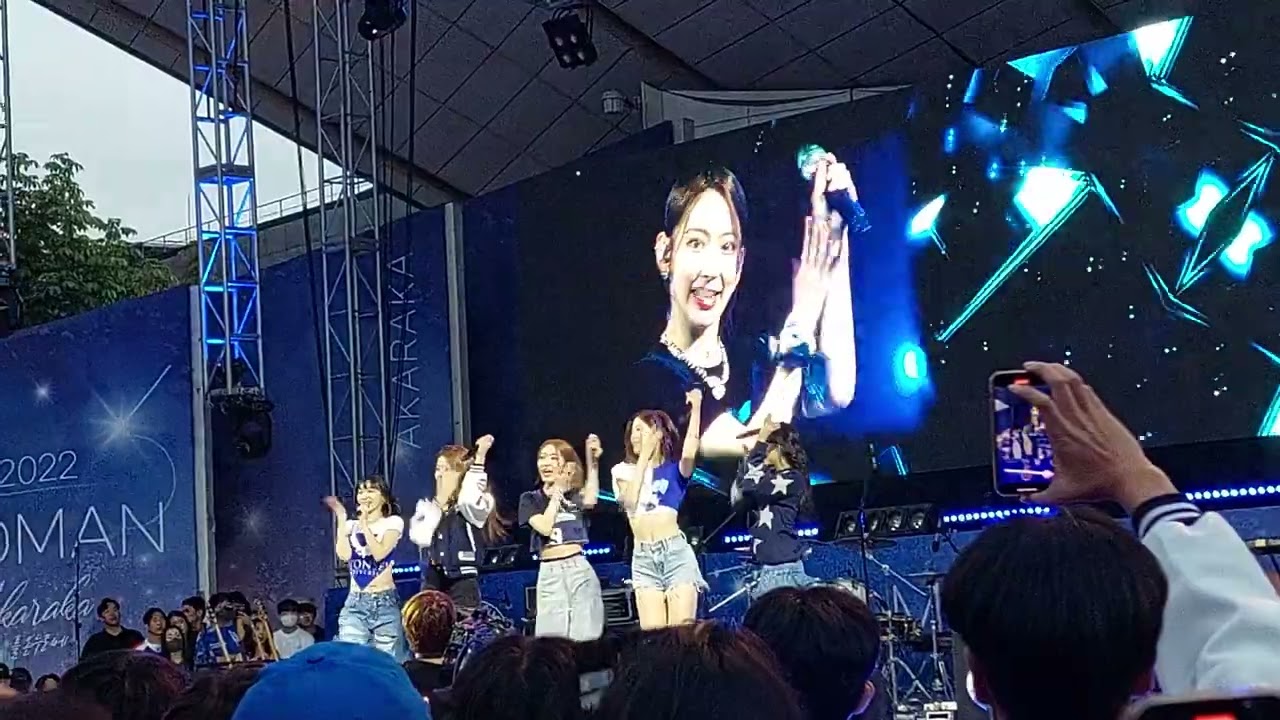 2022 Akaraka Full Performance Le Sserafim - Blue Flame - YouTube