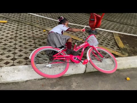 Dulce se estrelló en la bicicleta otra vez🚴‍♀️ 😱