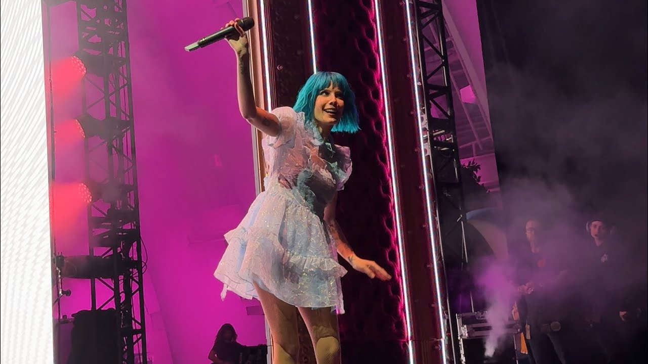 Halsey: Without Me [Live 4K] (Los Angeles, California - May 14, 2025 ...