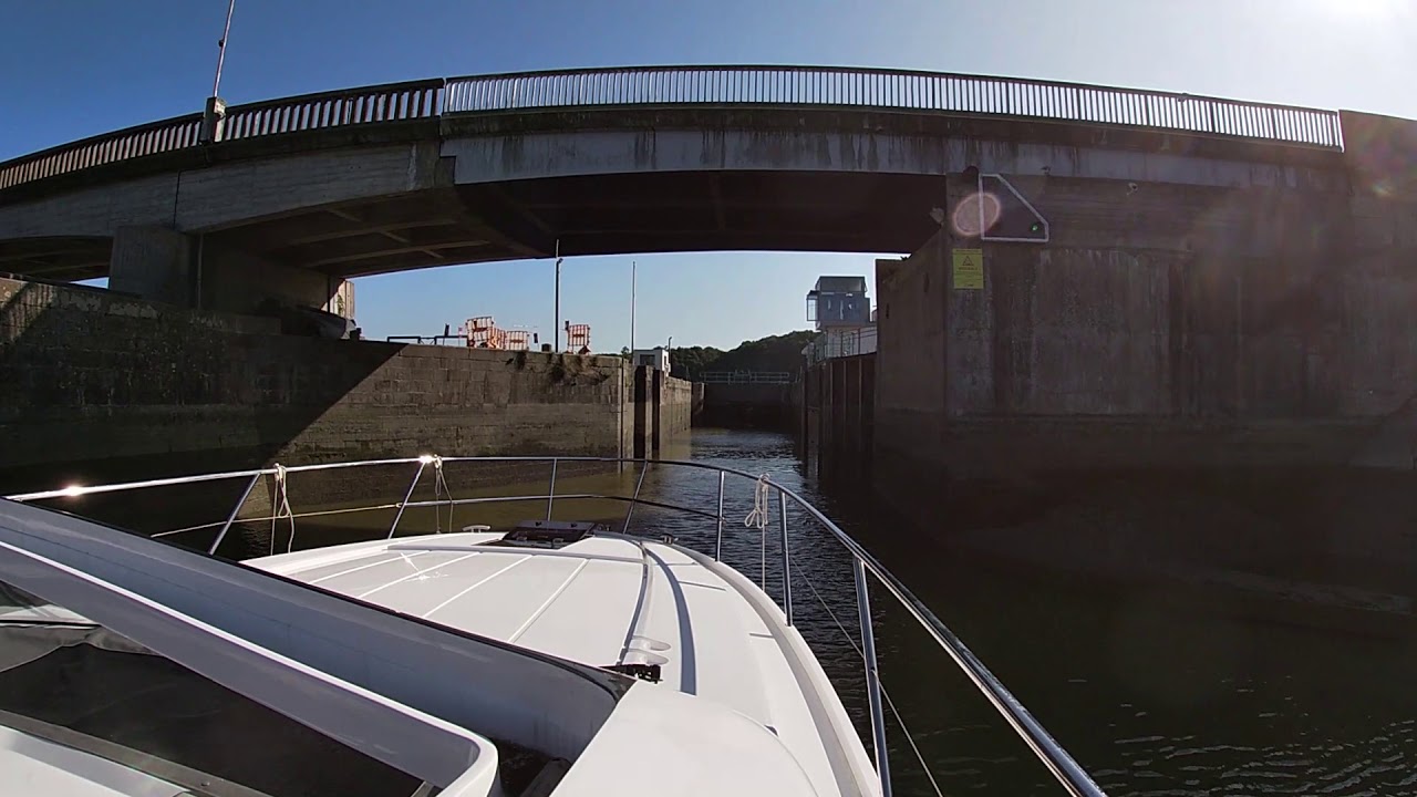 Entering Lyvet lock gate from the Rance - YouTube