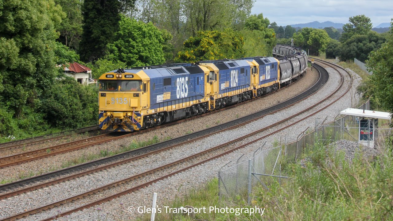 8434 Pacific National Grain Passing Pitnacree Road - YouTube
