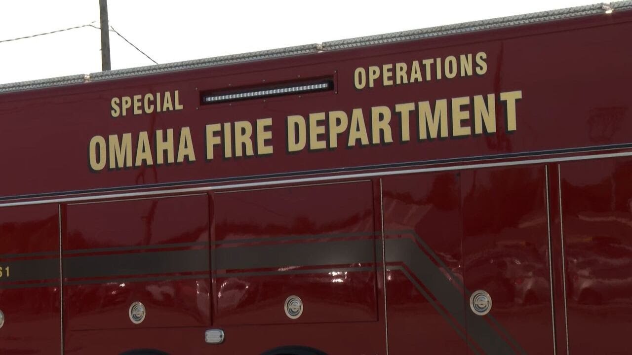 Omaha Fire Department crews respond to fire in South Omaha - YouTube